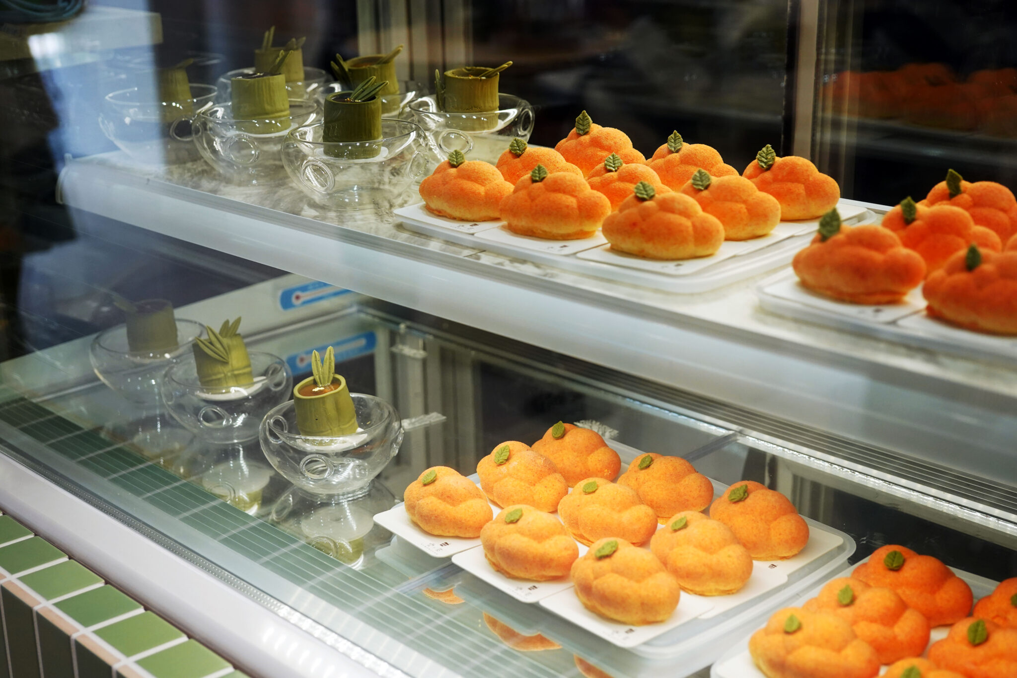 【京都・嵐山】「雲ノ茶（KUMONOCHA） カフェ 嵐山店」嵐山限定竹炭ドリンクや抹茶スイーツを楽しめる要注目のカフェ | よっしー@関西 ...