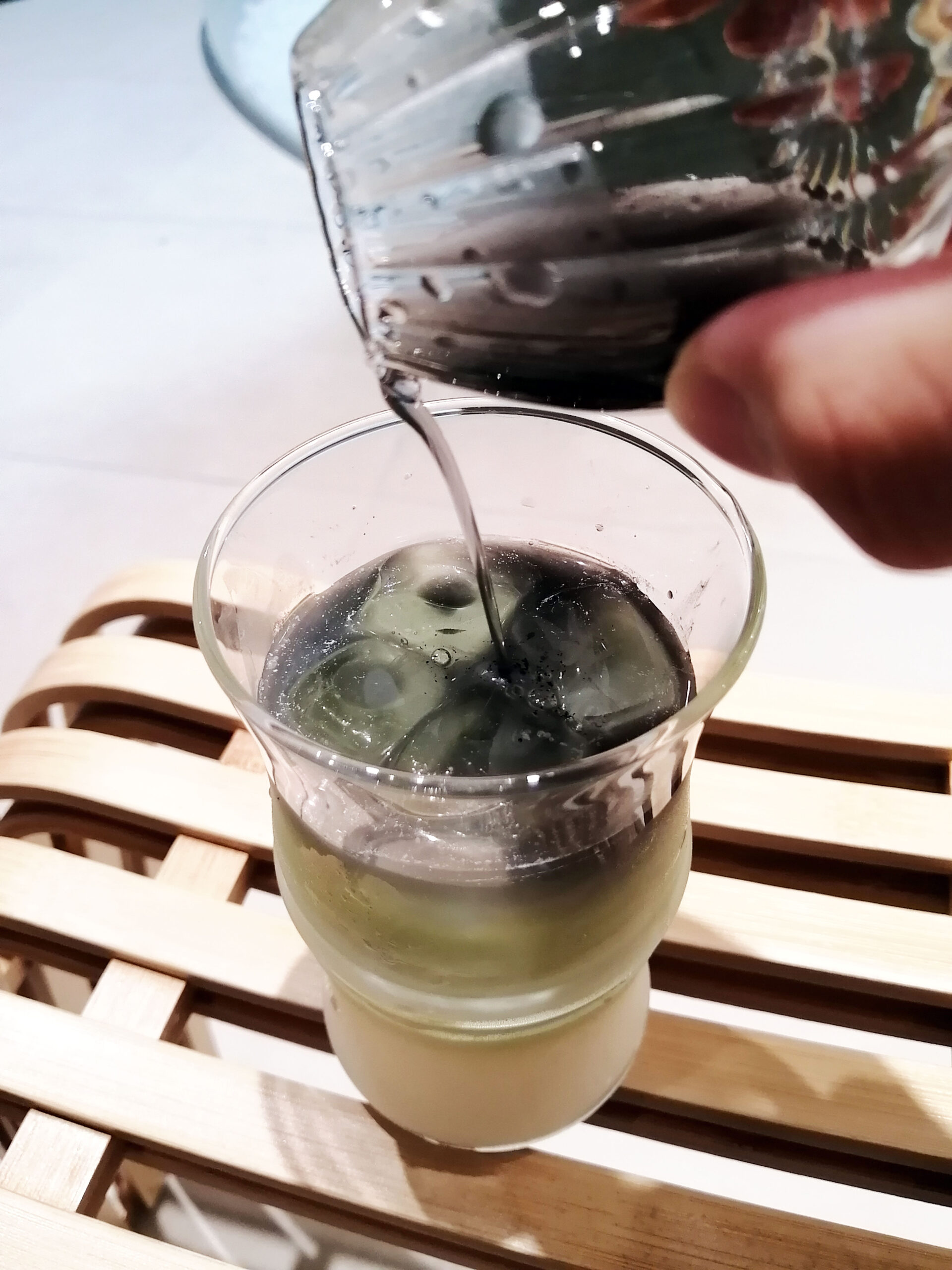 【京都・嵐山】「雲ノ茶（KUMONOCHA） カフェ 嵐山店」嵐山限定竹炭ドリンクや抹茶スイーツを楽しめる要注目のカフェ | よっしー@関西 ...