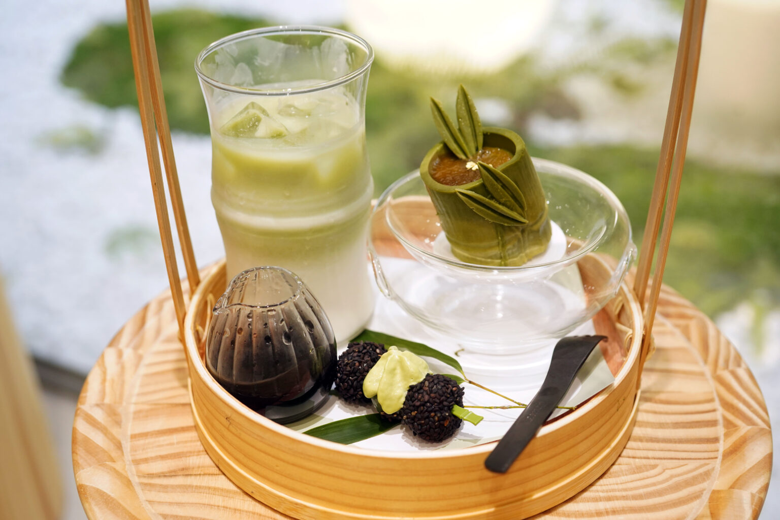 【京都・嵐山】「雲ノ茶（KUMONOCHA） カフェ 嵐山店」嵐山限定竹炭ドリンクや抹茶スイーツを楽しめる要注目のカフェ | よっしー@関西 ...
