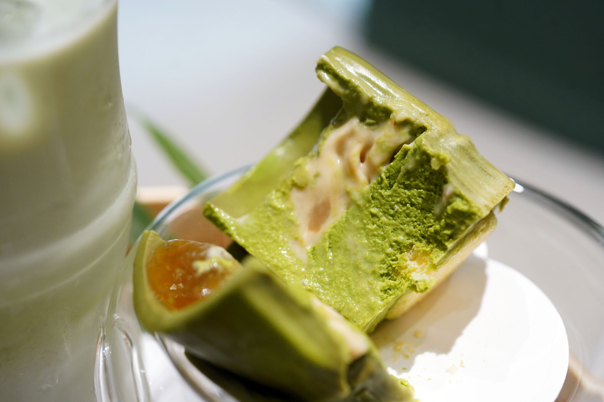 【京都・嵐山】「雲ノ茶（KUMONOCHA） カフェ 嵐山店」嵐山限定竹炭ドリンクや抹茶スイーツを楽しめる要注目のカフェ | よっしー@関西 ...