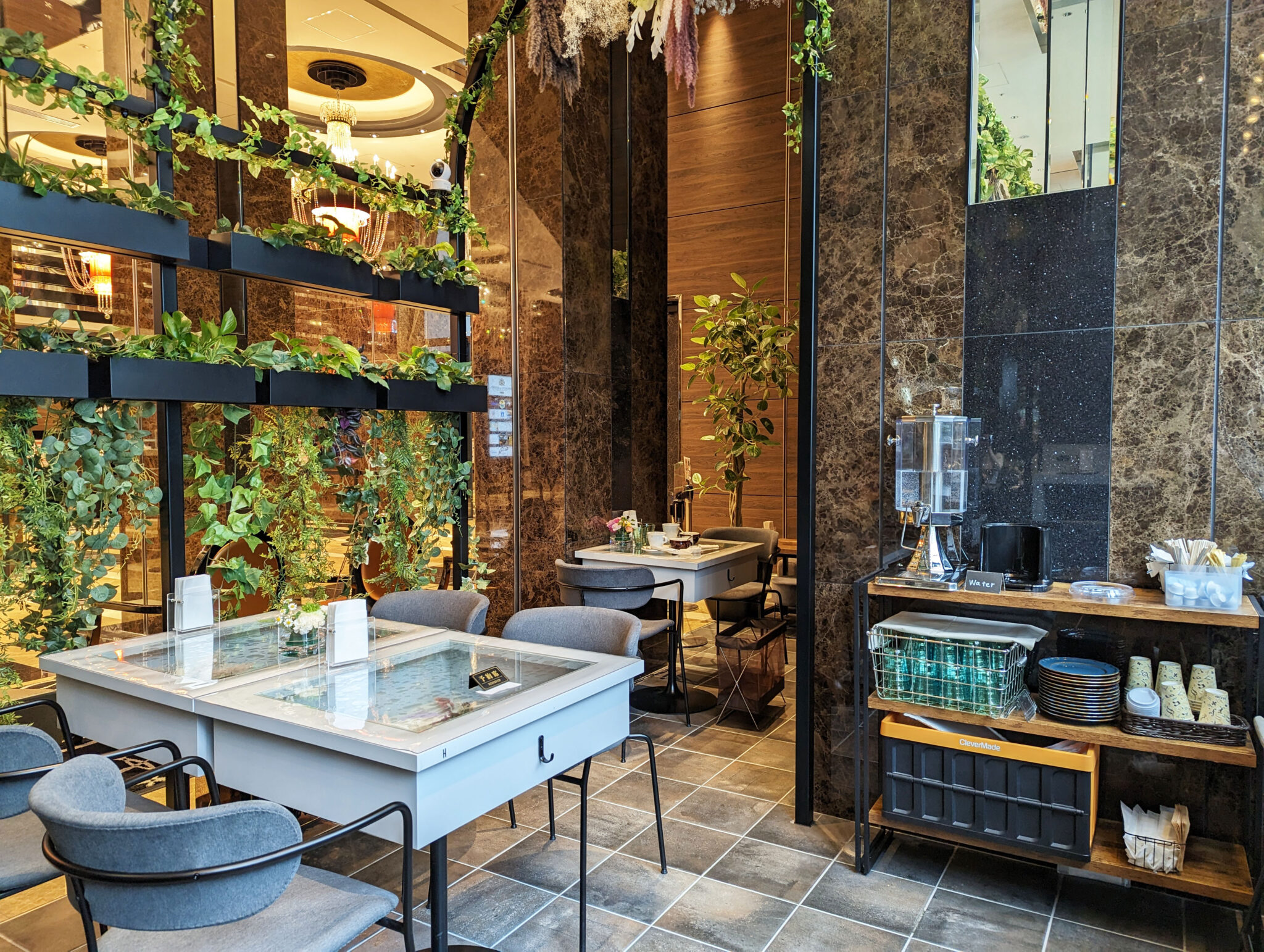 【大阪・梅田】「FLOWER CAFE MONTPARNASSE（モンパルナス）」ホテルに併設、花に囲まれたオシャレすぎるカフェ | よっしー@関西グルメの食べ歩き三味