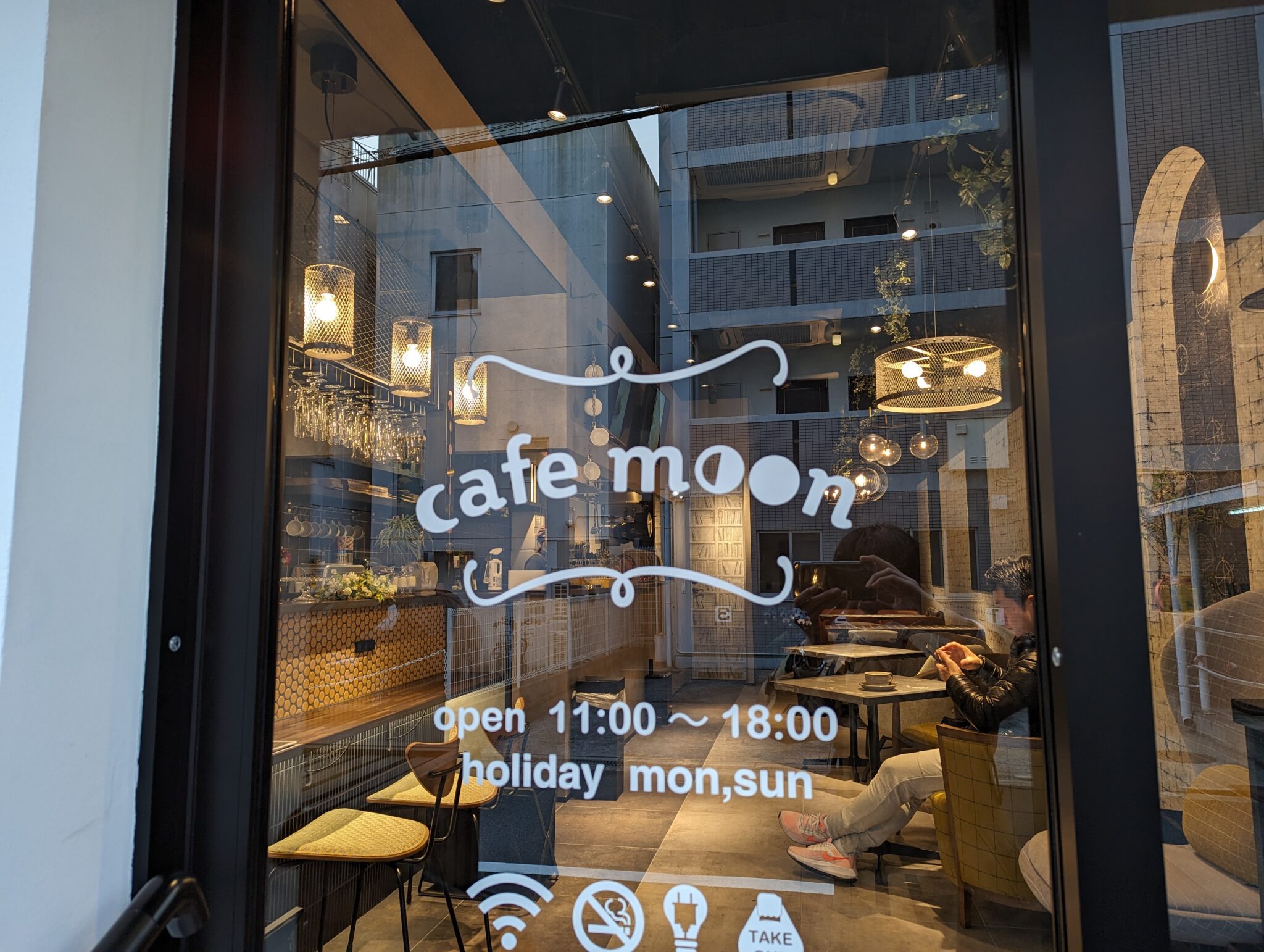 【大阪・北浜】「cafe moon（カフェムーン）」『夜空でしか見られないもの』が見られるオシャレカフェ | よっしー@関西グルメの食べ歩き三味