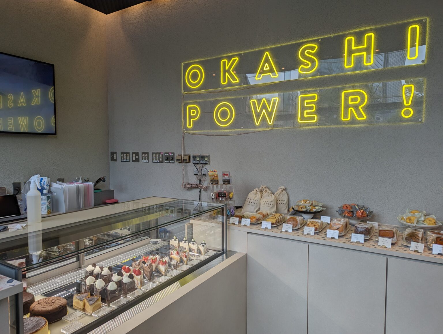 【大阪・梅田】「OKASHI POWER（オカシ パワー）」老舗店の焼菓子ブランド、バスクチーズケーキもこだわり | よっしー@関西グルメの食べ歩き三味