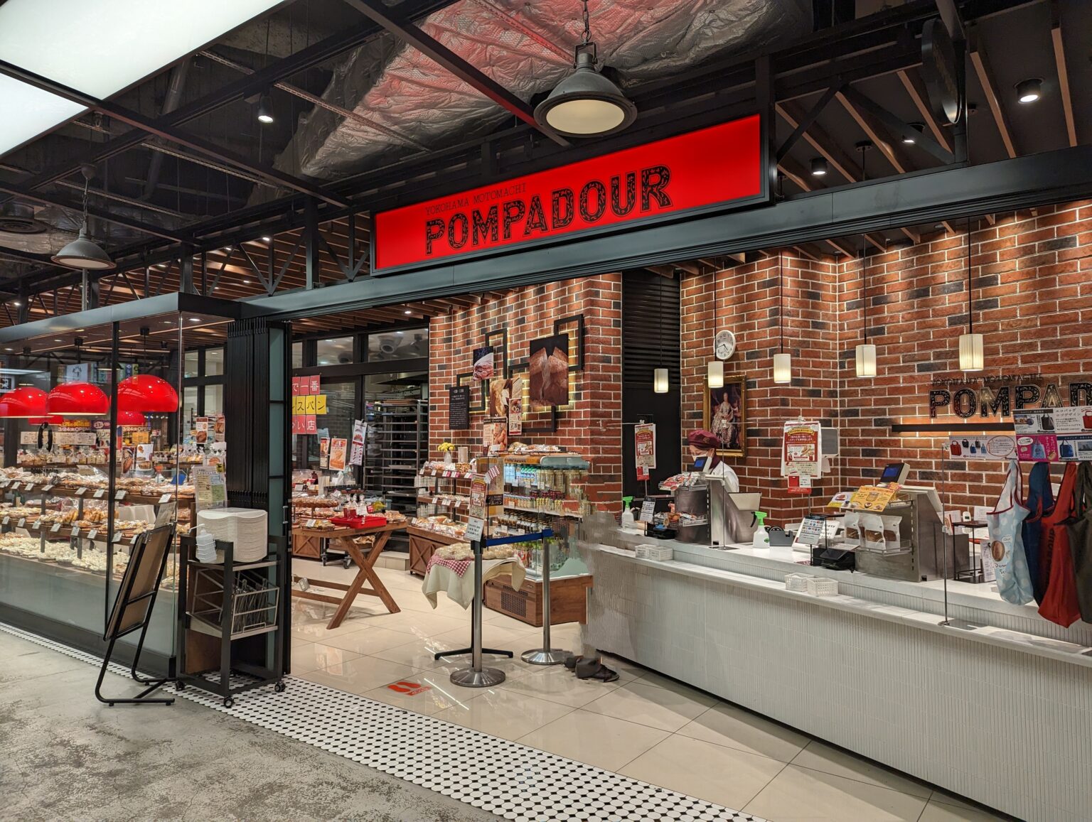 【大阪・梅田】「POMPADOUR（ポンパドウル） リンクスウメダ店」創業約50年の老舗チェーンベーカリーから『クロワッサンロール』が登場 ...