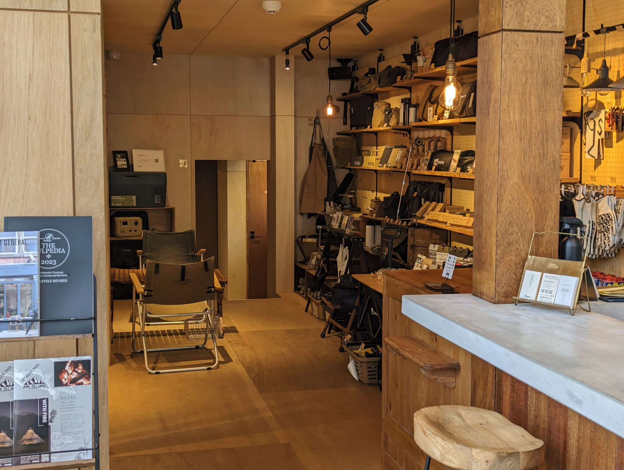 【京都・笠置】「Doors Coffee Roastery（ドアーズ コーヒー ロースタリー）」人気キャンプ場そば現れたスタイリッシュな ...