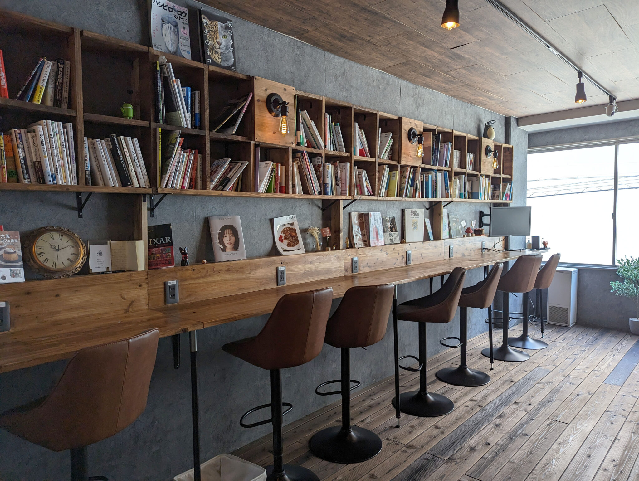 【大阪・谷町四丁目】「Mola cafe（モラ カフェ）」コンセント、Wi-Fiあり快適に作業できるブックカフェ | よっしー@関西グルメの ...