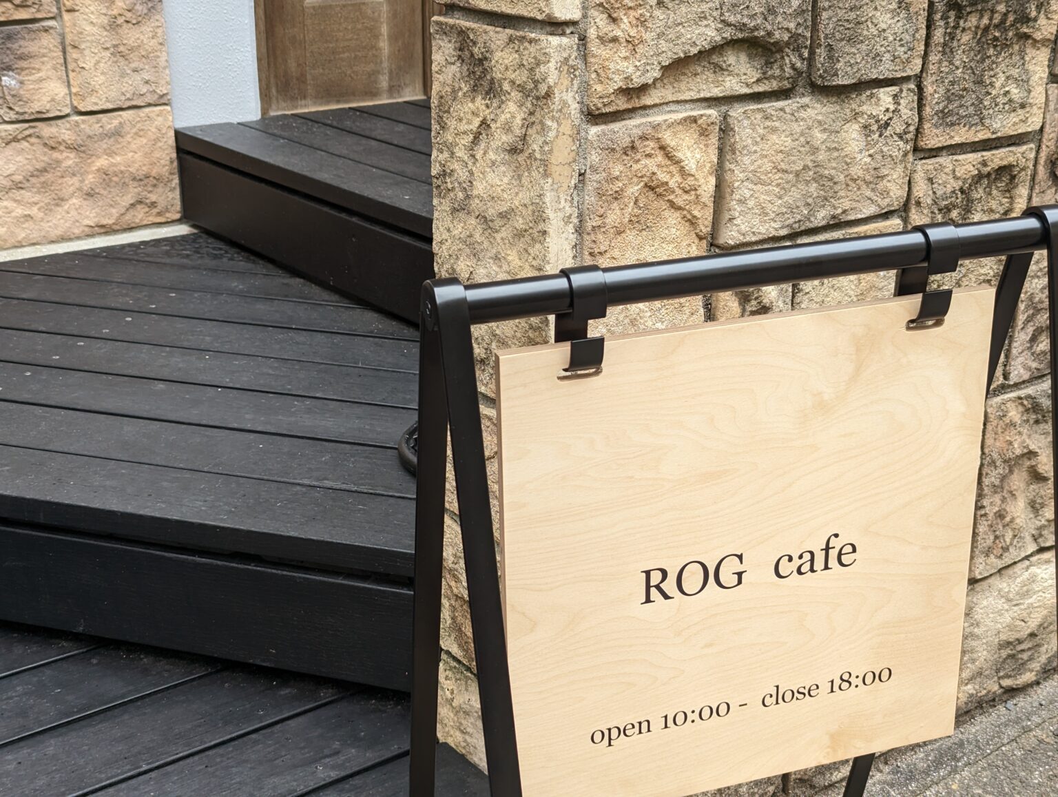 【兵庫・神戸三宮】「Rog cafe（ログ カフェ）」神戸で人気のドーナツとスペシャリティコーヒーが楽しめる | よっしー@関西グルメの食べ歩き三味