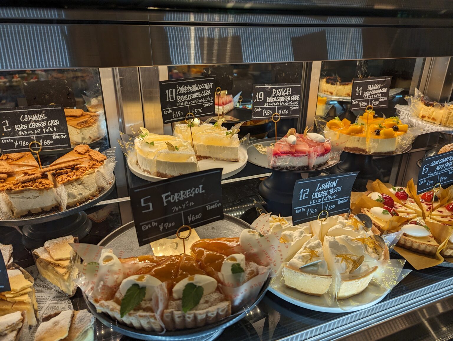 【兵庫・神戸元町】「CREA Mfg.CAFE（クレア カフェ）」夜カフェ可能、チーズケーキ好き歓喜のカフェ | よっしー@関西グルメの食べ歩き三味