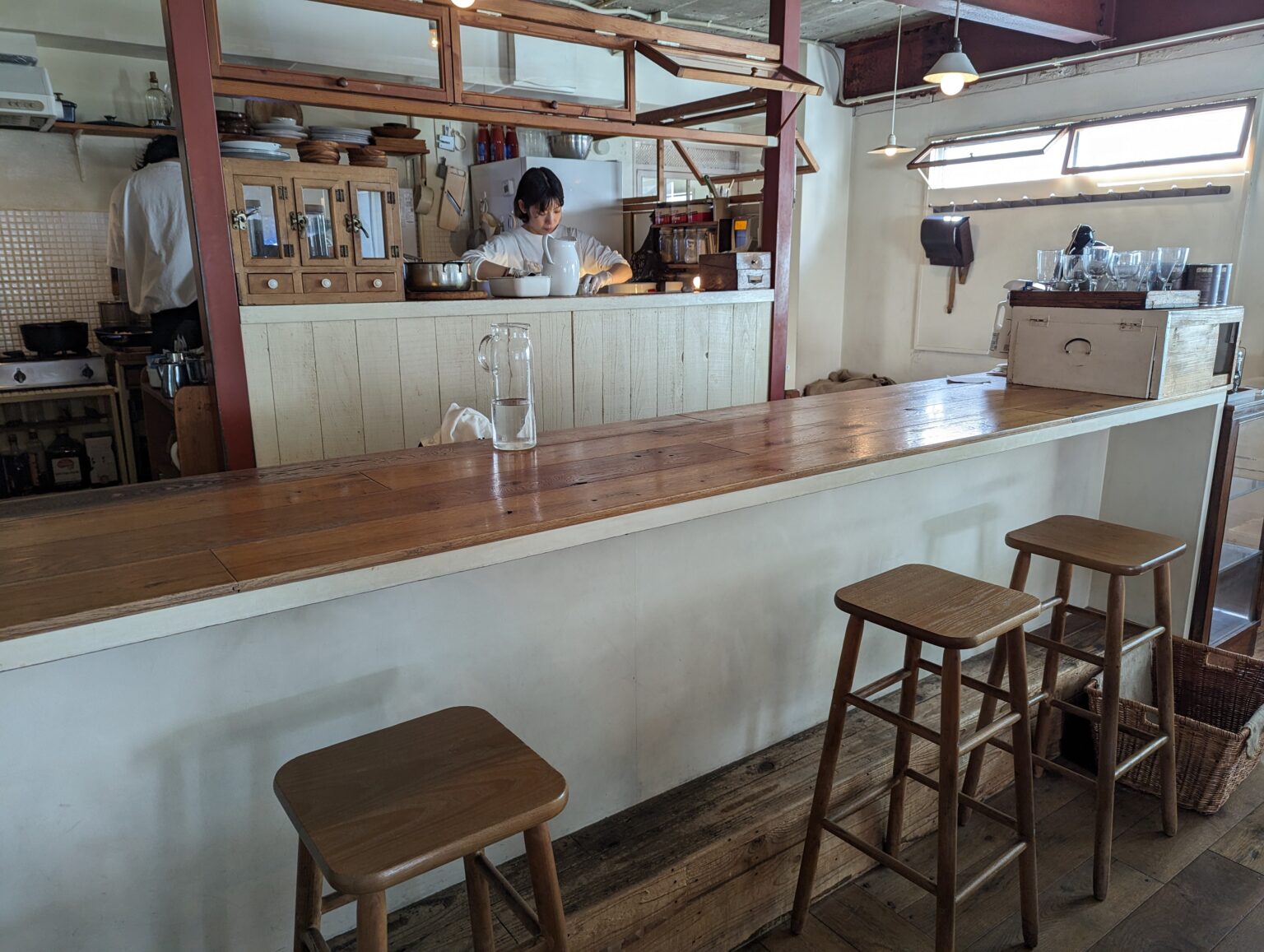 【兵庫・神戸元町】「cafe & bar anthem（カフェ & バー アンセム）」ガーゼに包まれたレアチーズケーキが人気の超隠れ家カフェ ...