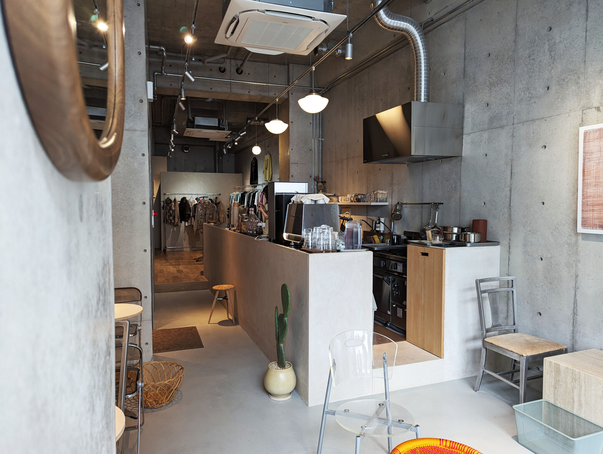 【大阪・玉造】「PASS COFFEE（パス コーヒー）」無機質で開放感たっぷりな空間で絶品ティラミスが味わえる人気カフェ姉妹店 | よっしー ...