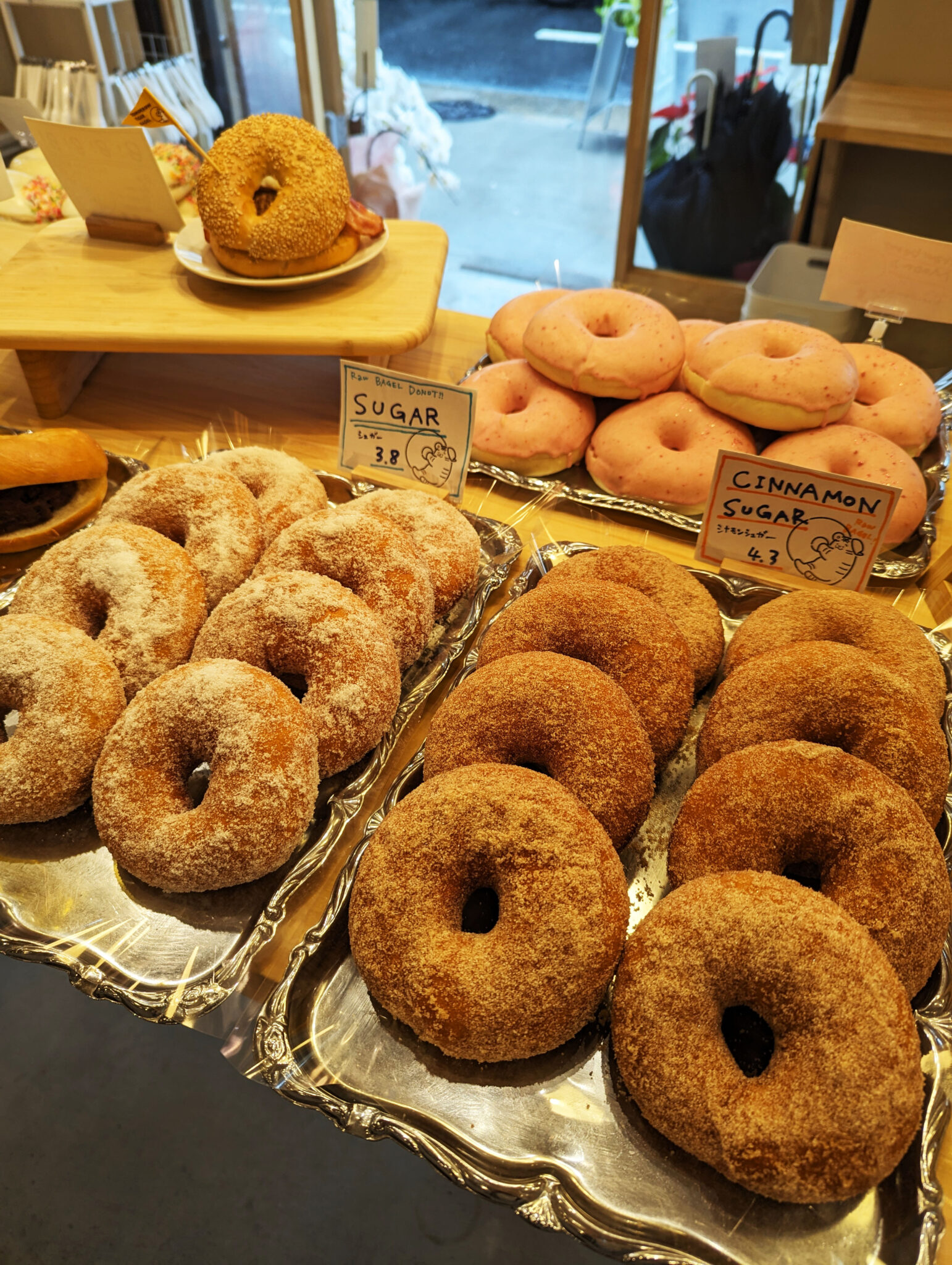 【大阪・鶴橋】「TOMORROW TIGER BAGEL（トゥモロー タイガー ベーグル）」オープン直後から行列の絶えない人気のベーグル専門店 ...