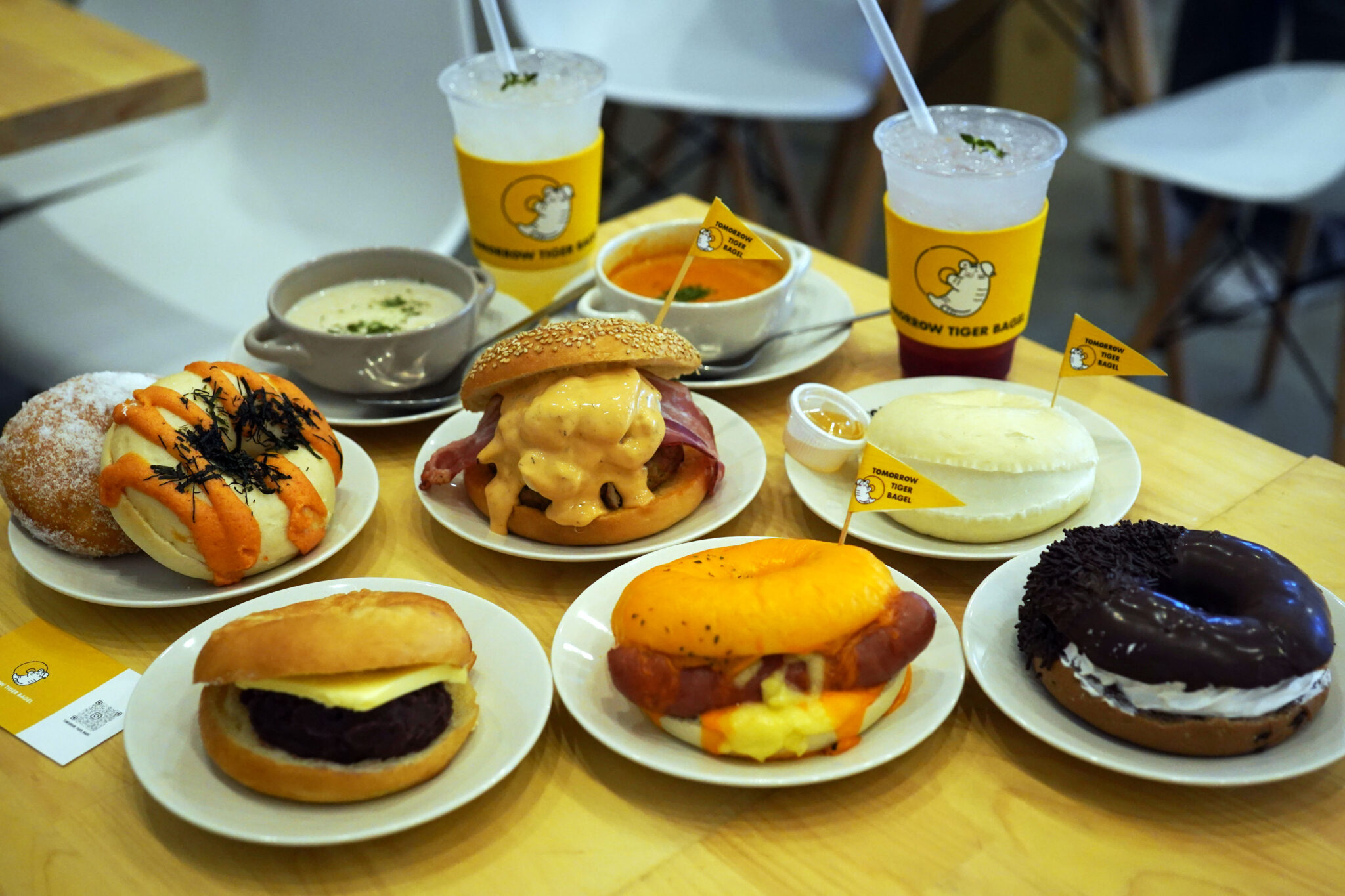【大阪・鶴橋】「TOMORROW TIGER BAGEL（トゥモロー タイガー ベーグル）」オープン直後から行列の絶えない人気のベーグル専門店 ...