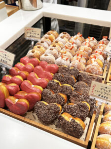 【大阪・梅田】「We love donut×TAKAGI COFFEE ホワイティうめだ店」国内小麦100％使用、長時間低温熟成もっちり生地のドーナツが8時から味わえる | よっしー@関西 ...