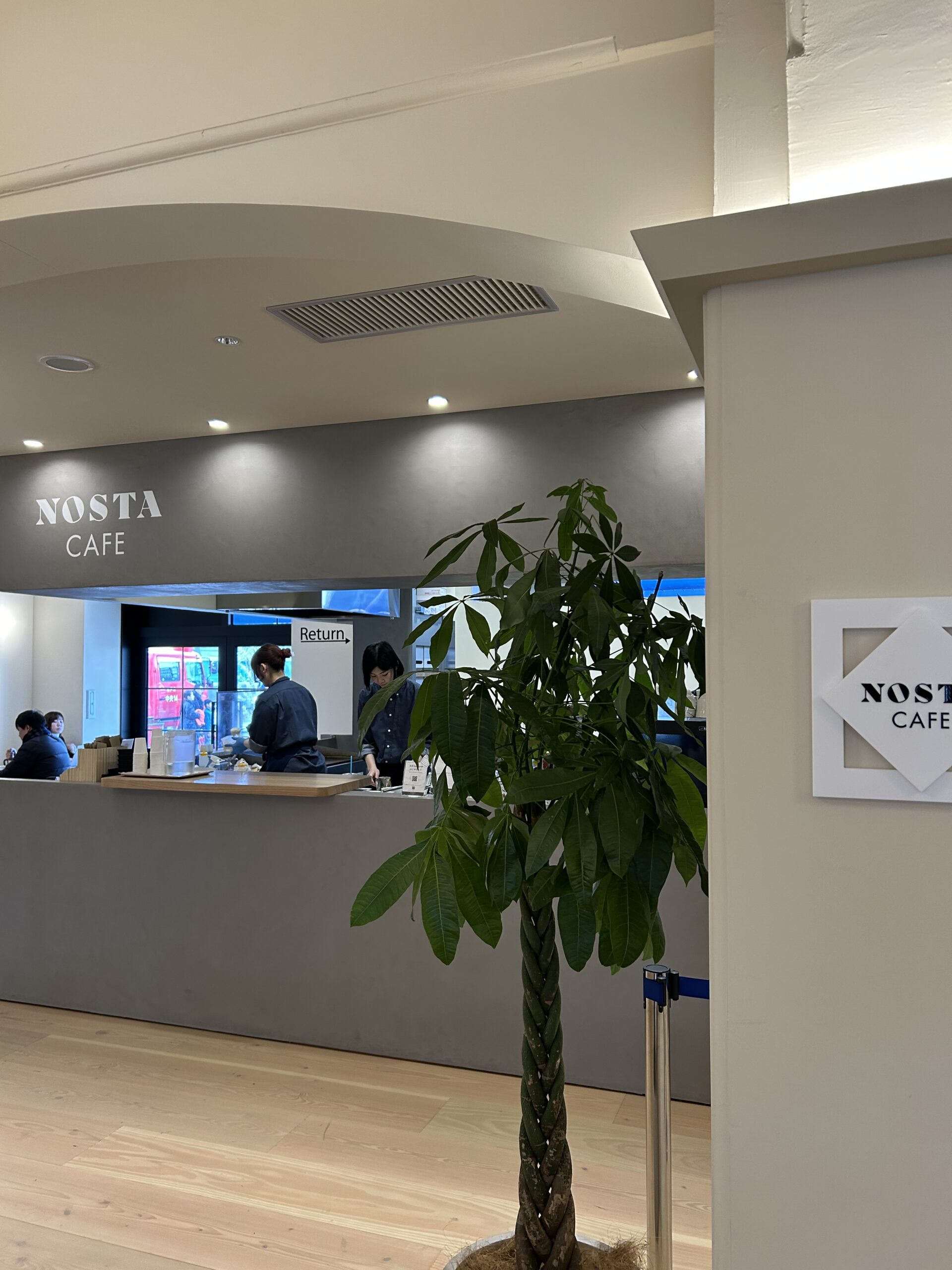 【兵庫・神戸三宮】「NOSTA CAFE（ノスタカフェ）」旧北野小学校の食の商業施設内にあるパティシエこだわりスイーツを楽しめるカフェ | よっしー@関西グルメの食べ歩き三味