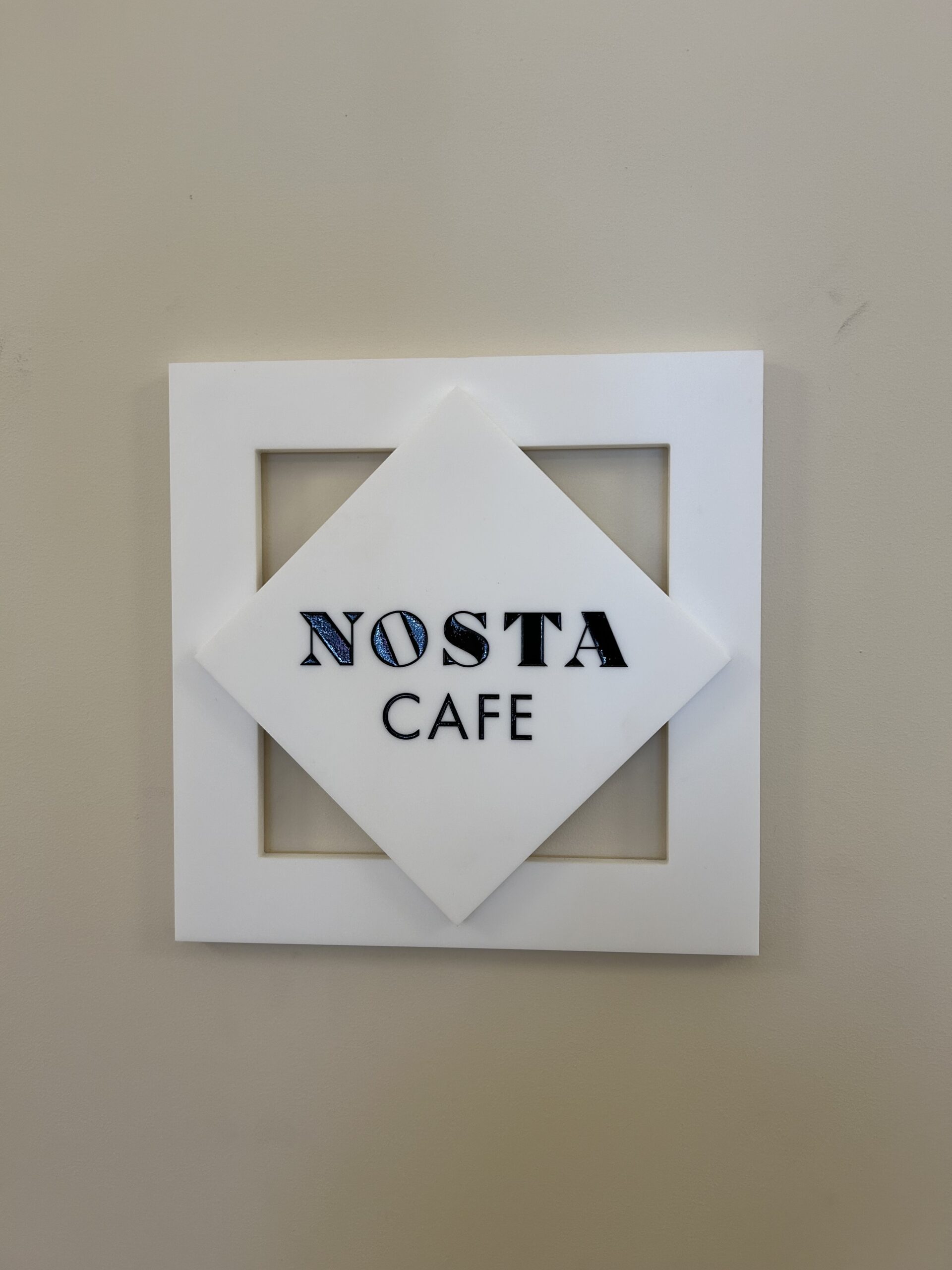 【兵庫・神戸三宮】「NOSTA CAFE（ノスタカフェ）」旧北野小学校の食の商業施設内にあるパティシエこだわりスイーツを楽しめるカフェ | よっしー@関西グルメの食べ歩き三味