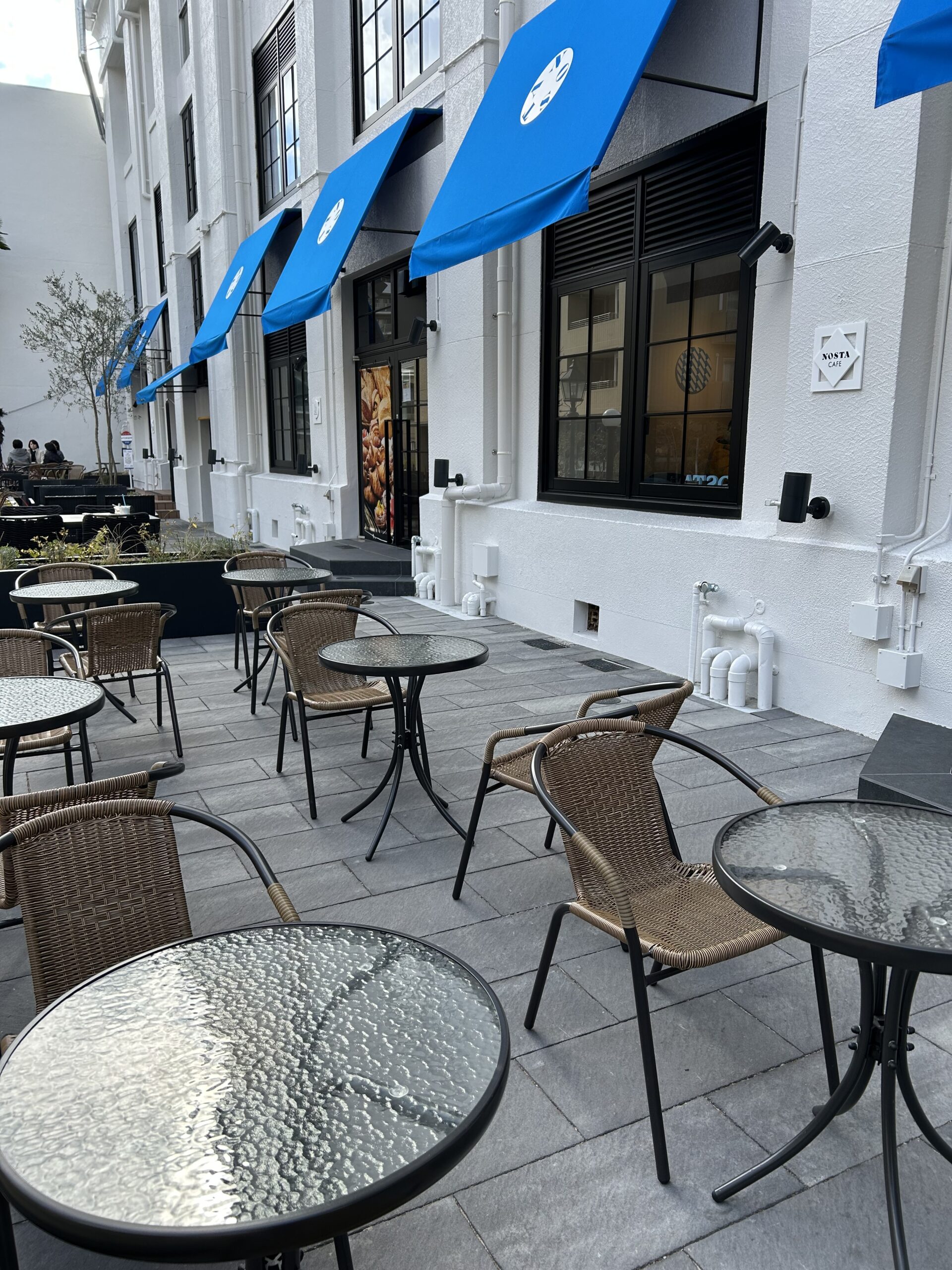 【兵庫・神戸三宮】「NOSTA CAFE（ノスタカフェ）」旧北野小学校の食の商業施設内にあるパティシエこだわりスイーツを楽しめるカフェ | よっしー@関西グルメの食べ歩き三味