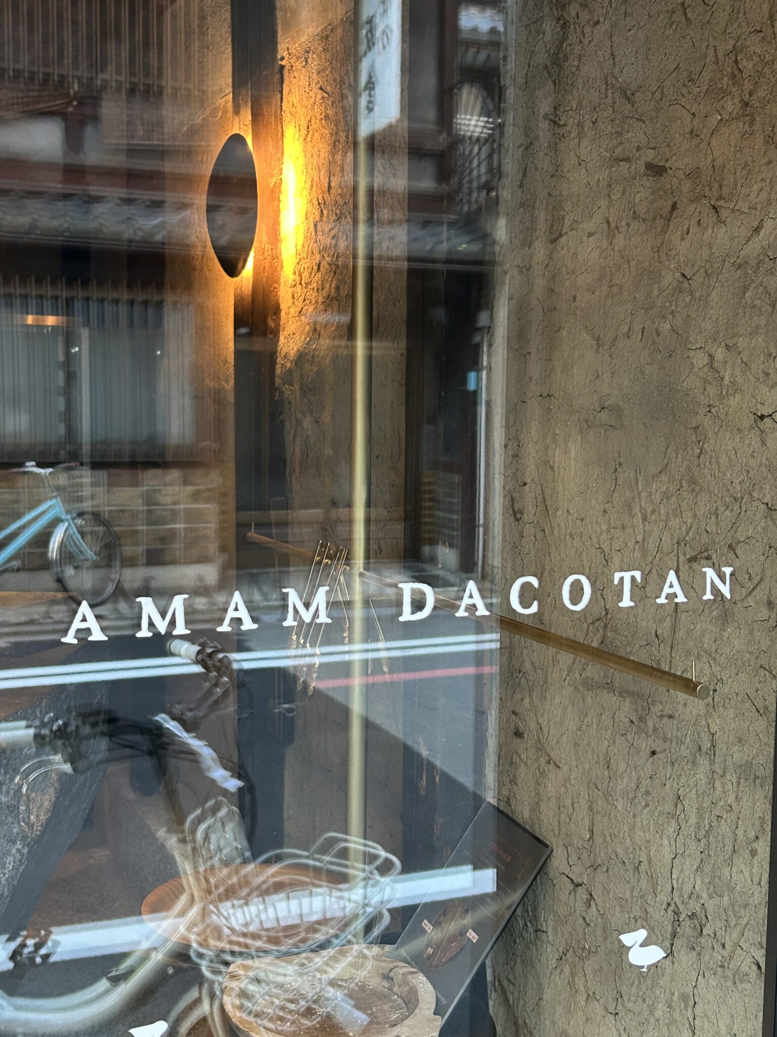 【京都・四条烏丸】「amam dacotan（アマムダコタン）Kyoto」京都店限定、ふんわり口どけの良いレア食感ドーナツが登場！ | よっしー@関西グルメの食べ歩き三味