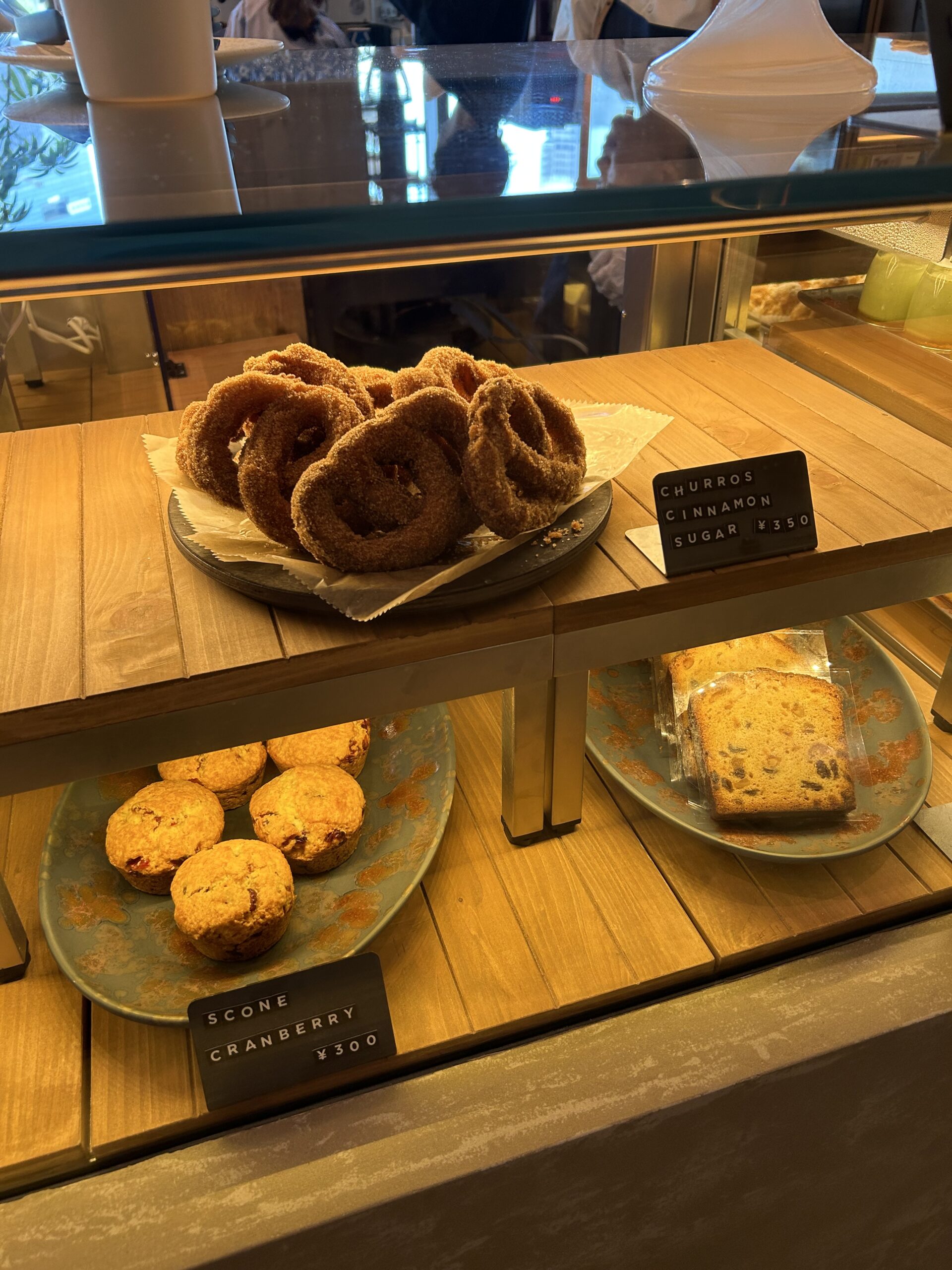 【大阪・梅田】「BLUE YARD（ブルーヤード）」23時まで営業、カフェやディナーと利用の幅が広いお店 | よっしー@関西グルメの食べ歩き三味