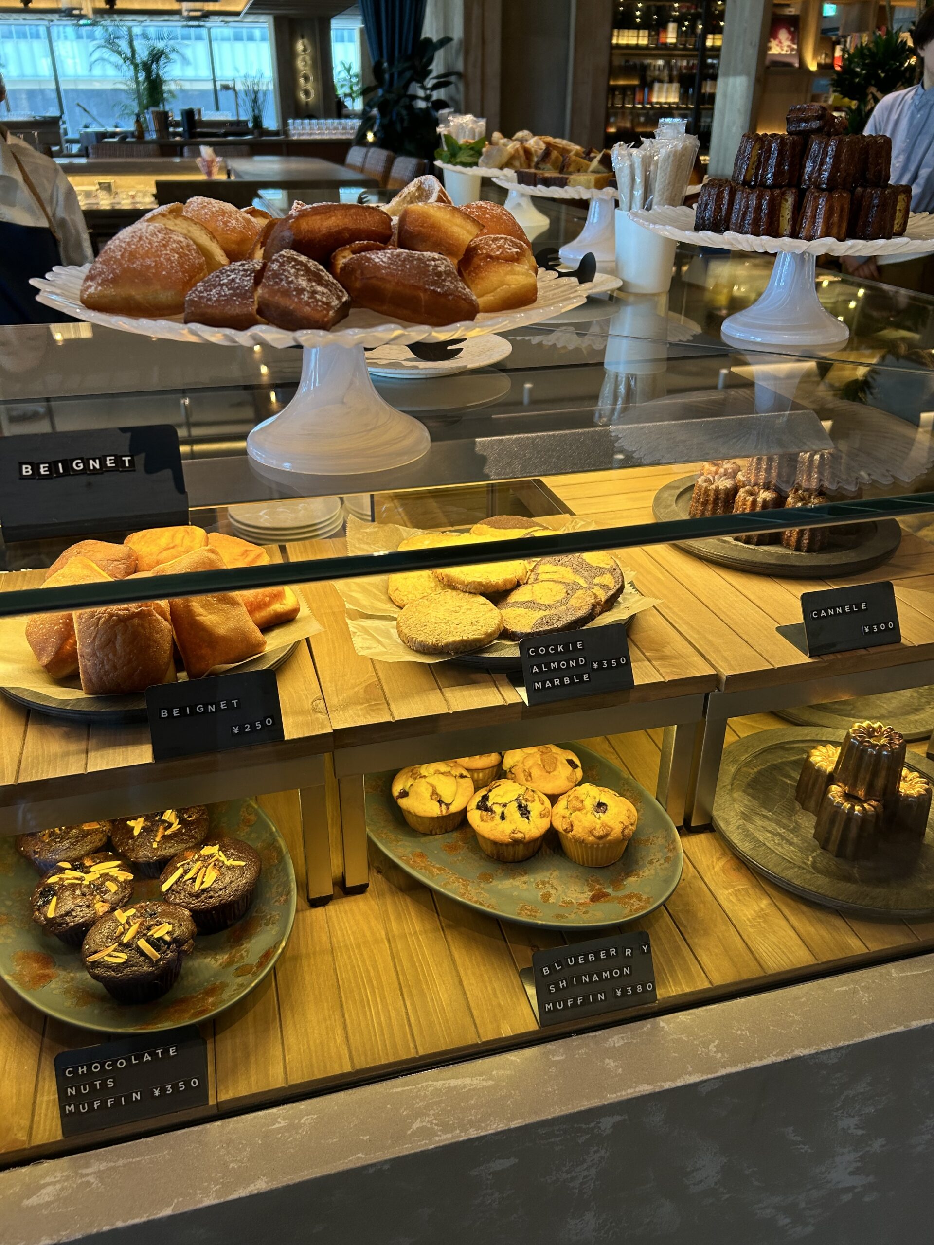 【大阪・梅田】「BLUE YARD（ブルーヤード）」23時まで営業、カフェやディナーと利用の幅が広いお店 | よっしー@関西グルメの食べ歩き三味